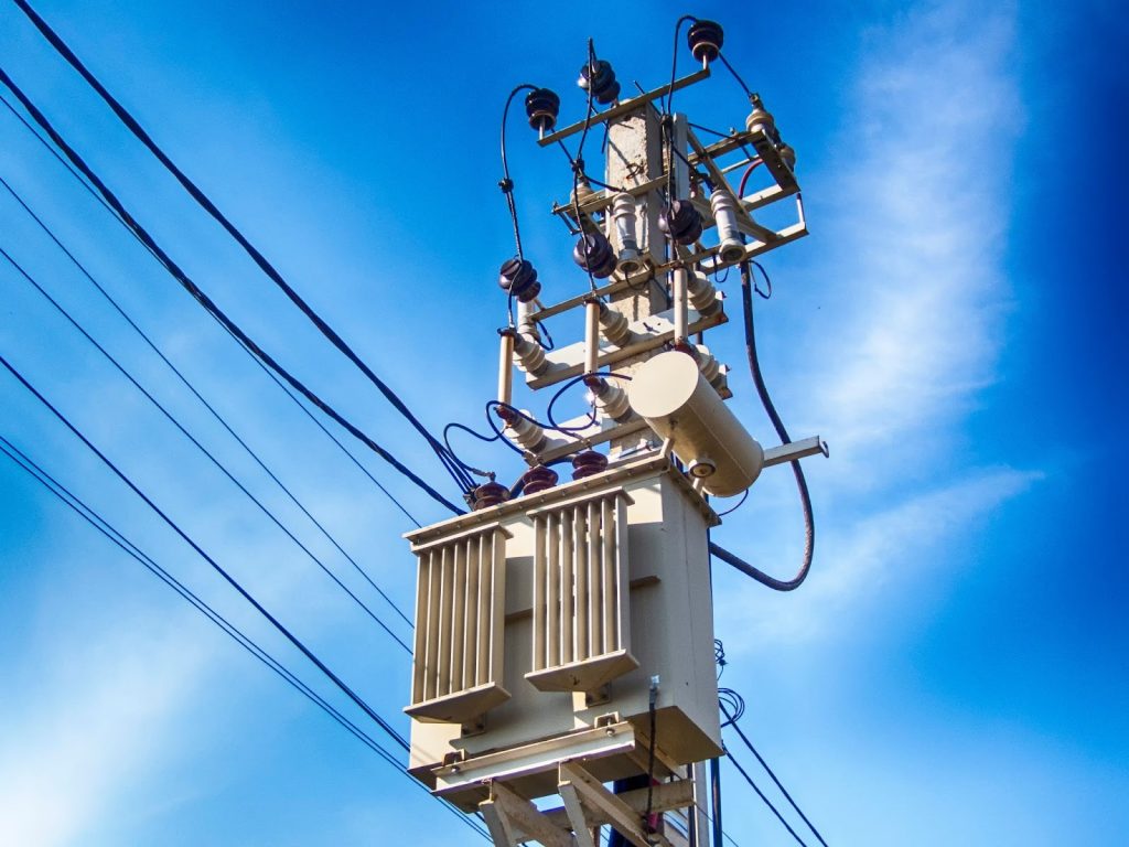 Pole-Mounted Transformers in Electric Distribution | UTB